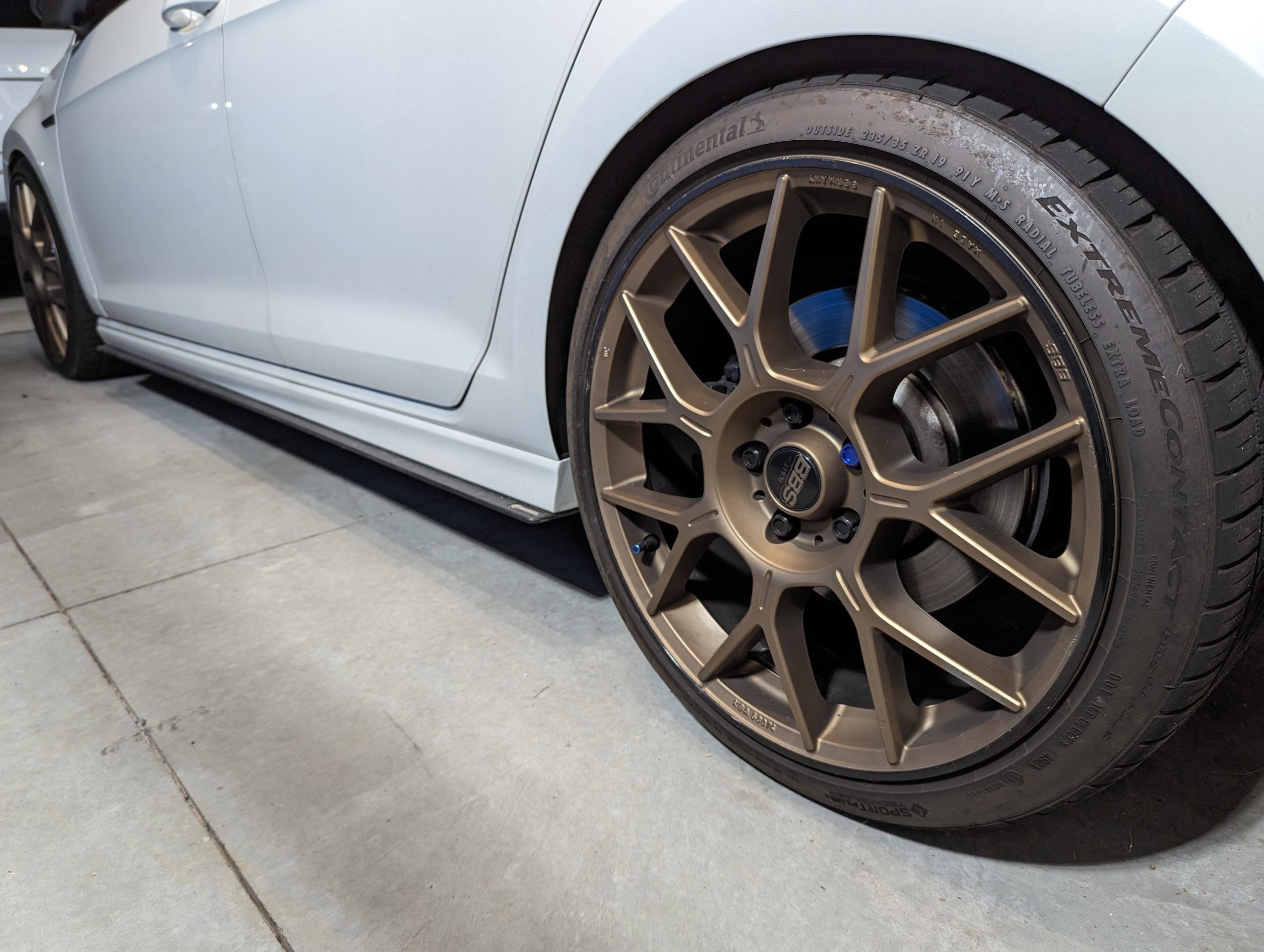 Color de llantas para auto gris que debes considerar