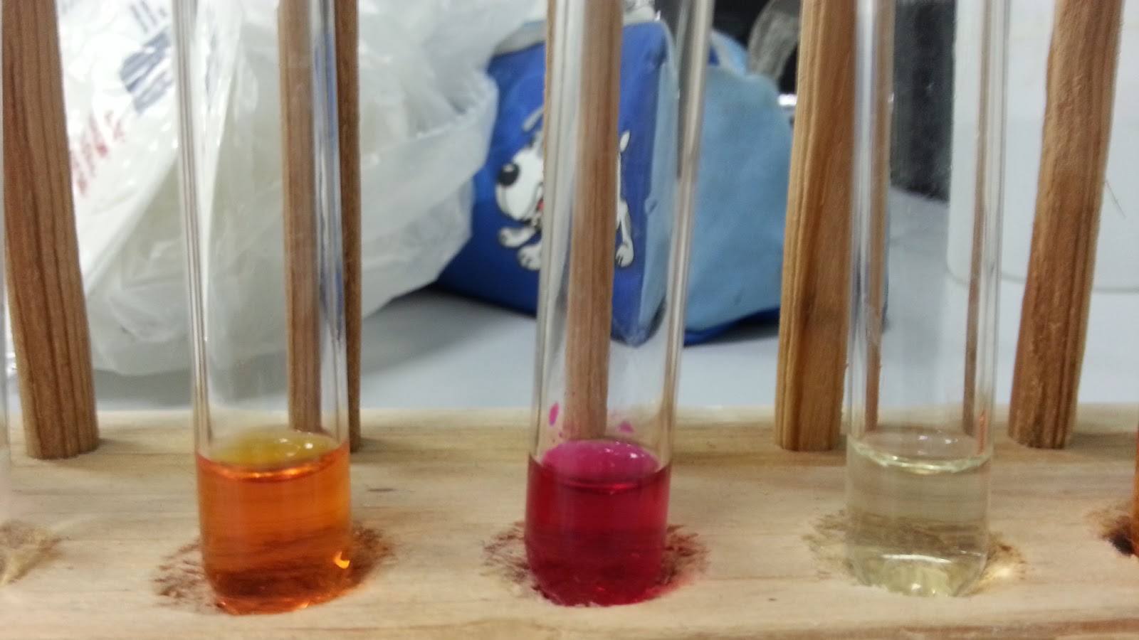 De qué color es la fenolftaleína en solución básica: detalles